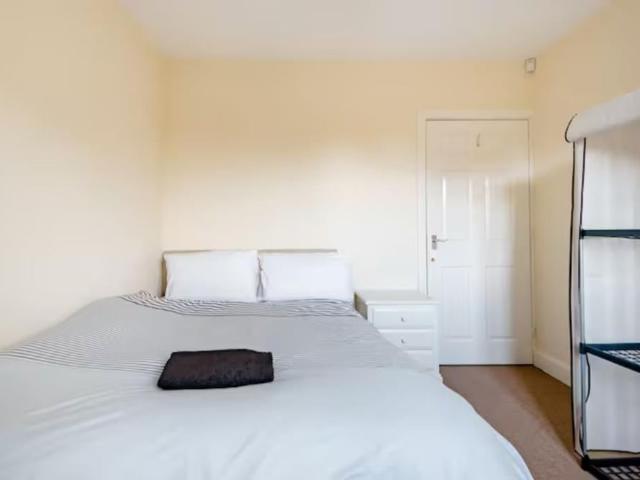 3 Bed Flat, Raynald Road, S2