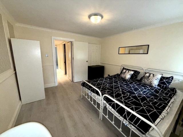3 Bed Flat, Raynham Road, W6