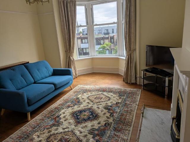 3 Bed Flat, Richmondhill Place, AB15