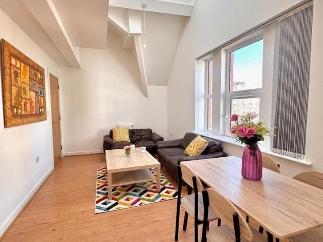3 Bed Flat, Riding Street, L3