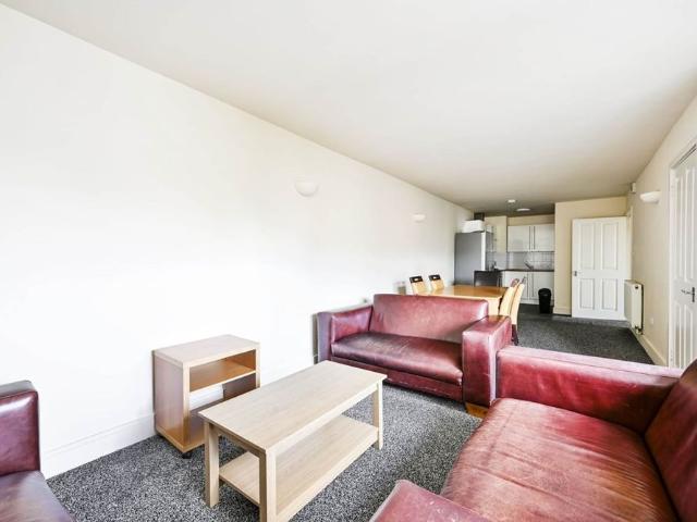 3 Bed Flat, Robinson Road, SW17