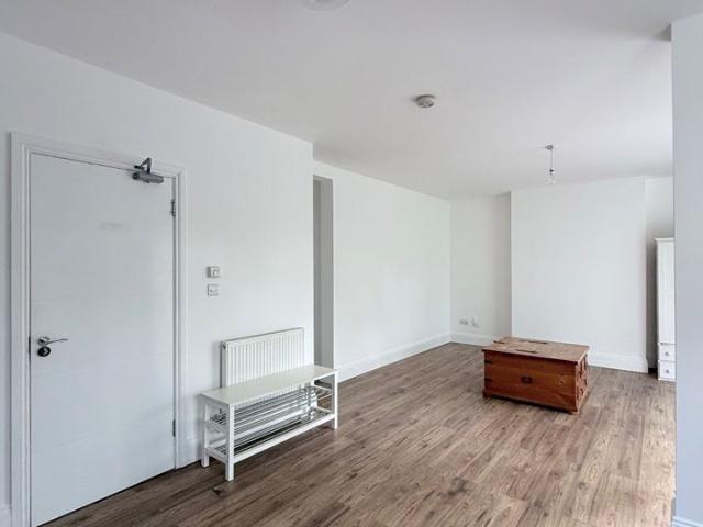3 Bed Flat, Roehampton Vale, SW15
