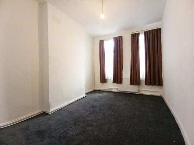 3 Bed Flat, Romford Road, E12