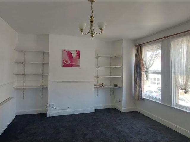 3 Bed Flat, Rosslyn Crescent, HA1