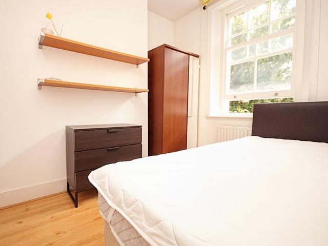 3 Bed Flat, Royal College St, NW1