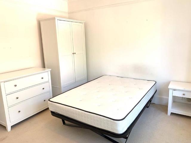 3 Bed Flat, St Marys Road, NW10