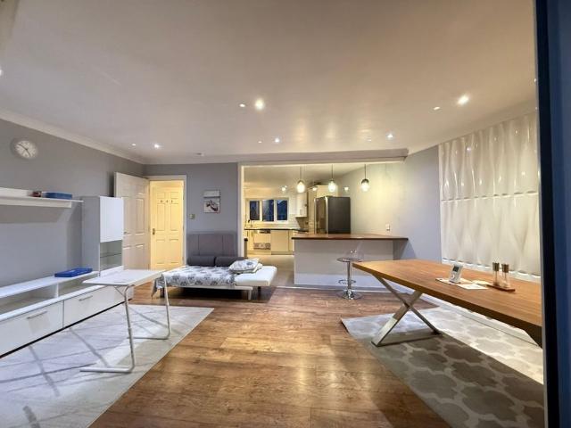 3 Bed Flat, St. Lawrence Quay, M50