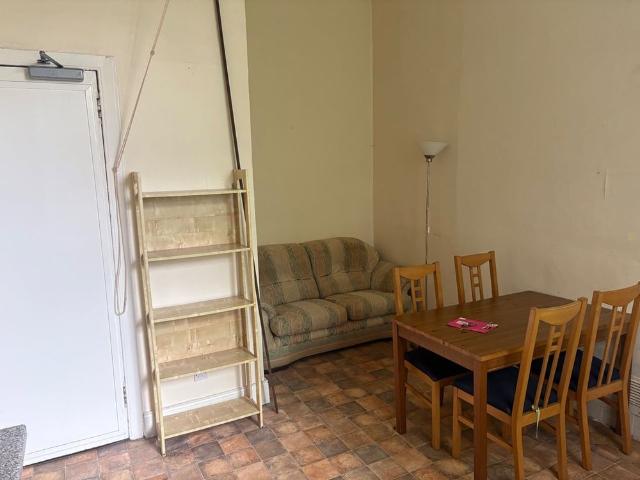 3 Bed Flat, St Vincent Crescent, G3