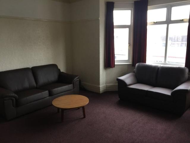 3 Bed Flat, Stockport Road, M13