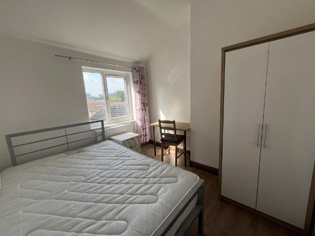 3 Bed Flat, Stockport Road, M12