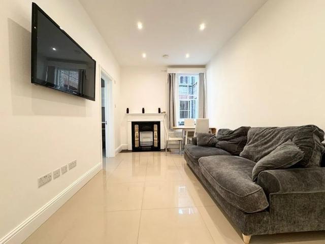 3 Bed Flat, Suffolk House, SW2