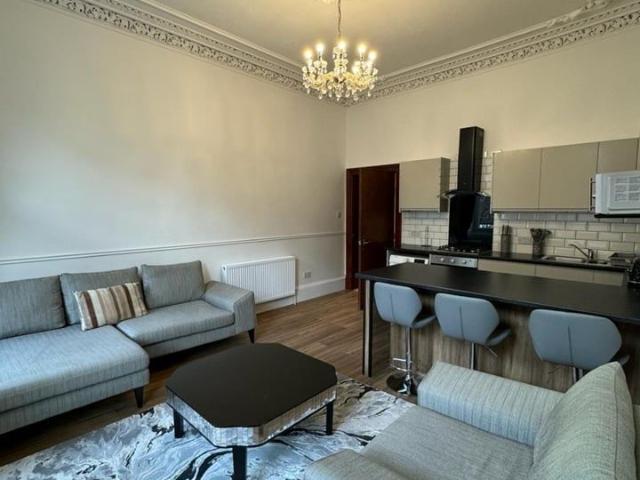 3 Bed Flat, Sauchiehall Street, G2