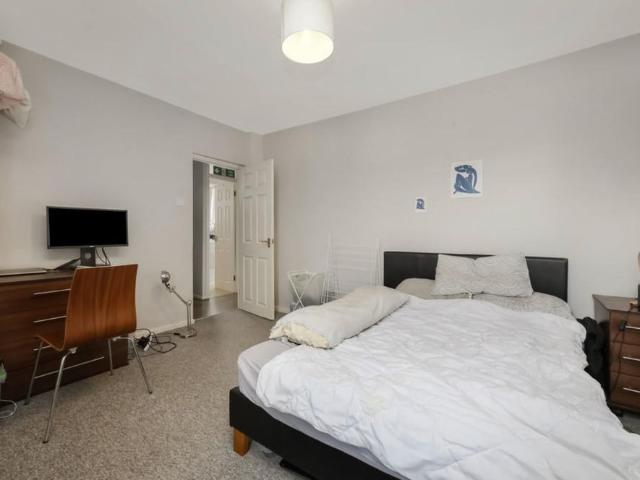 3 Bed Flat, Seal House, SE1