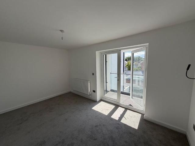 3 Bed Flat, Selsdon Road, CR2