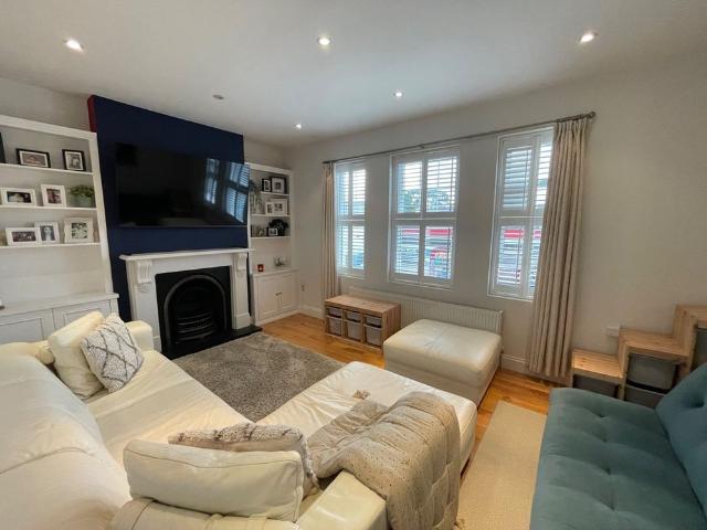 3 Bed Flat, Sheen Lane, SW14
