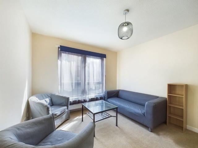 3 Bed Flat, Sienna Gardens, EH9