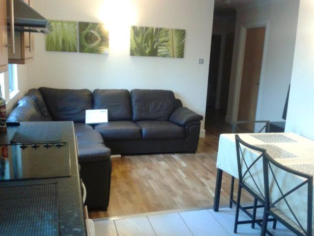3 Bed Flat, Skyview Apartments, CR0