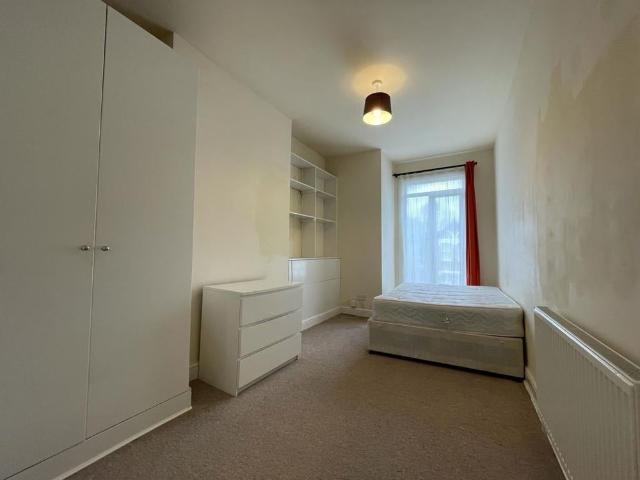 3 Bed Flat, South Croxted Road, SE21