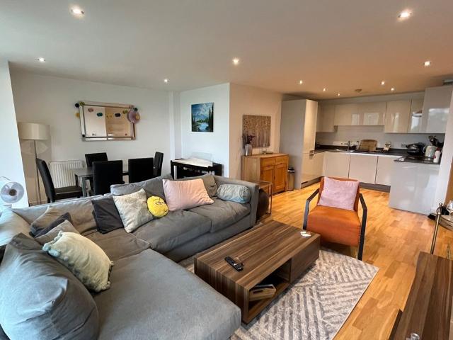 3 Bed Flat, The Crescent, SE8