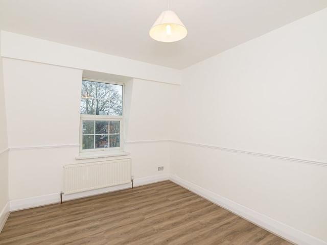 3 Bed Flat, The Mall, W5