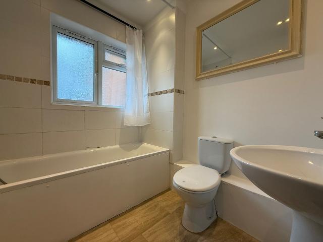 3 bed Flat To Let