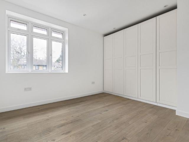 3 bed Flat To Let