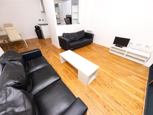 3 bed flat to let in Liverpool