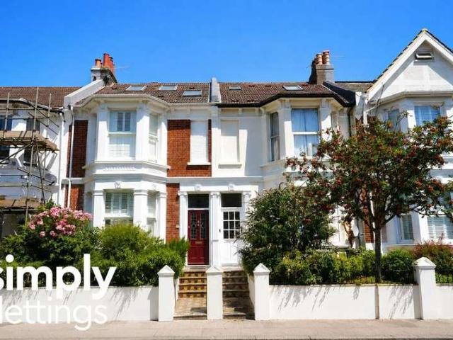 3 bed flat to rent