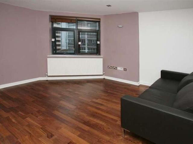 3 bed flat to rent