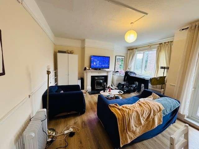 3 bed flat to rent