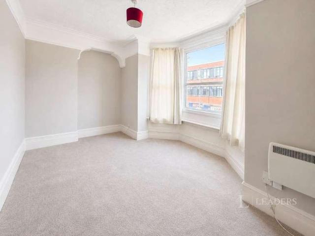 3 bed flat to rent