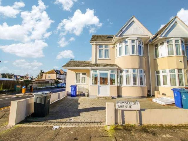 3 bed flat to rent