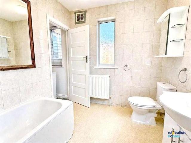 3 bed flat to rent