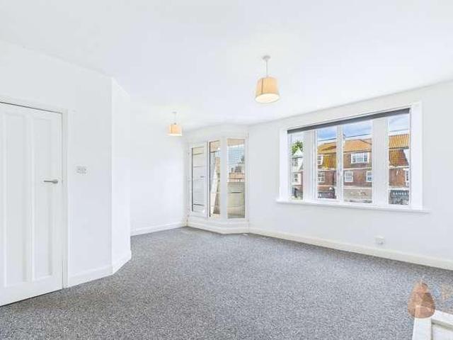 3 bed flat to rent