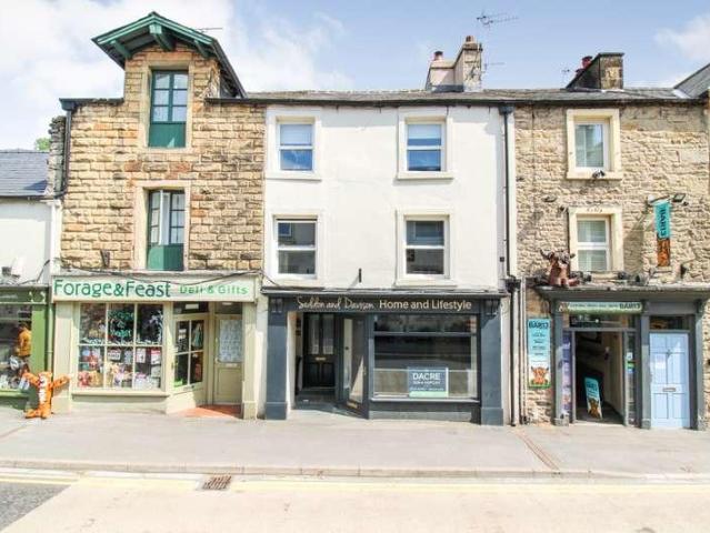 3 bed flat to rent