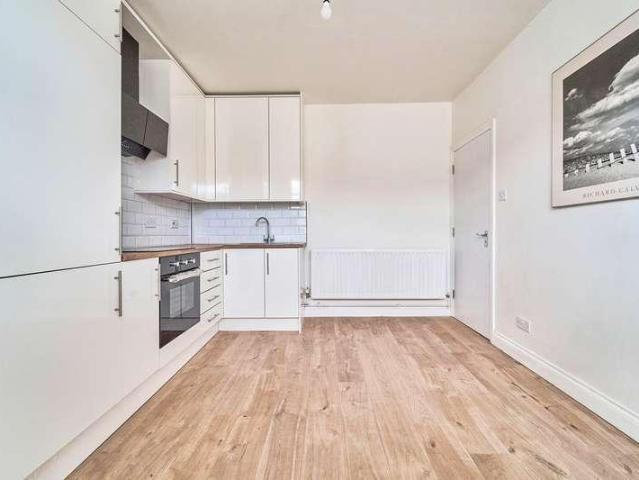 3 bed flat to rent