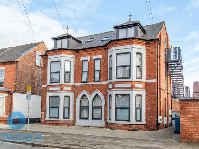 3 bed flat to rent