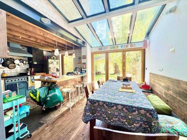 3 bed flat to rent