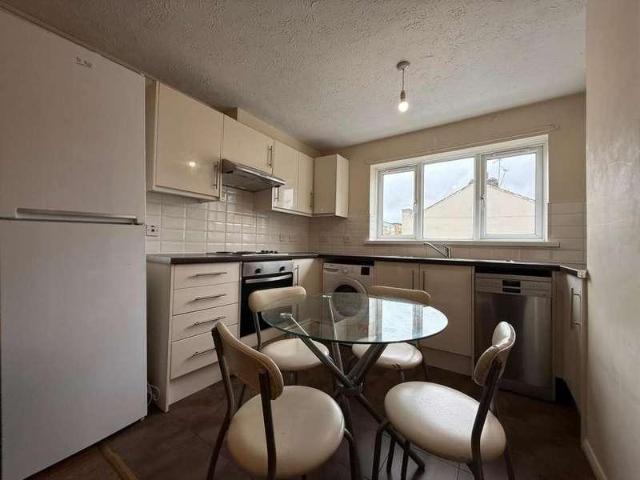 3 bed flat to rent