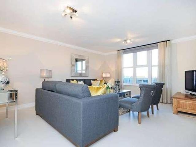 3 bed flat to rent