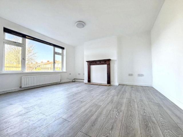 3 bed flat to rent