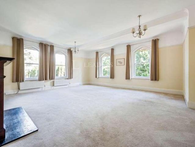 3 bed flat to rent