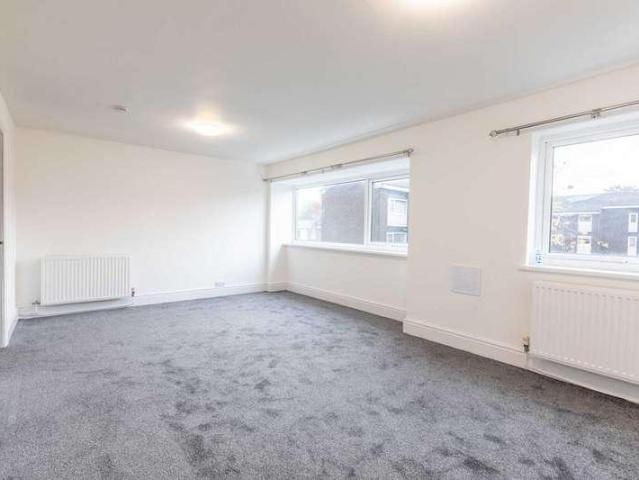 3 bed flat to rent