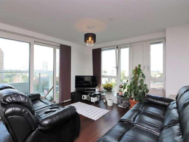 3 bed flat to rent