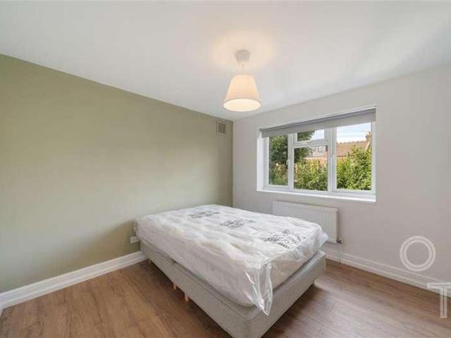 3 bed flat to rent