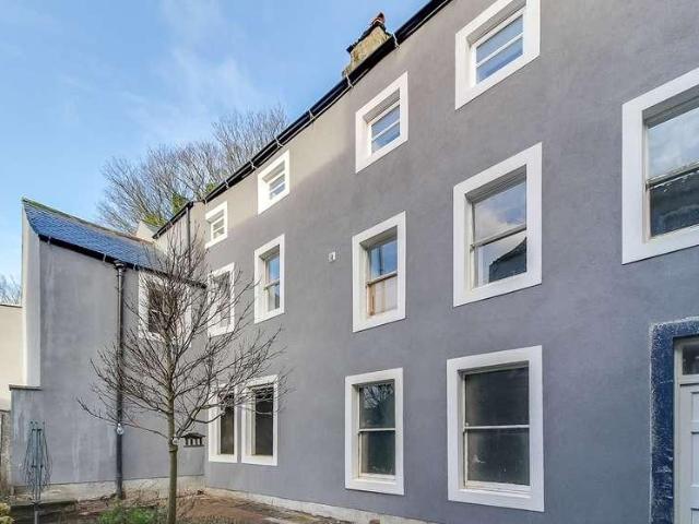3 bed flat to rent