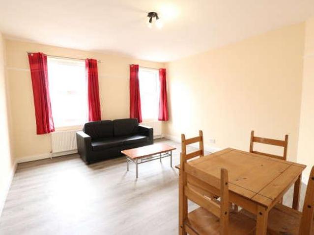3 bed flat to rent