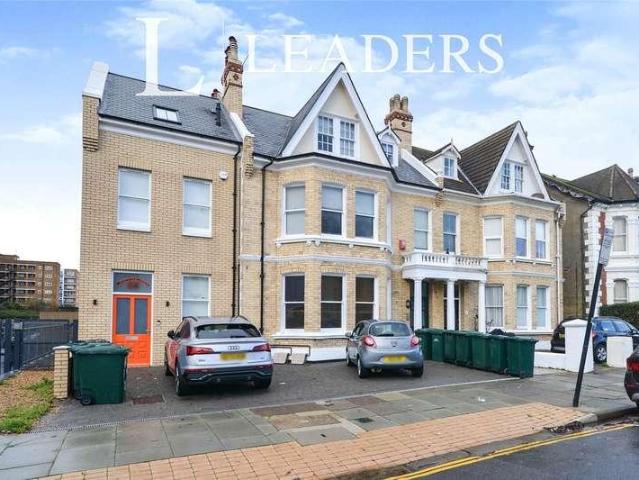 3 bed flat to rent