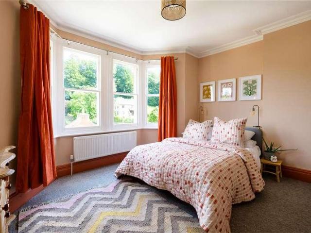 3 bed flat to rent