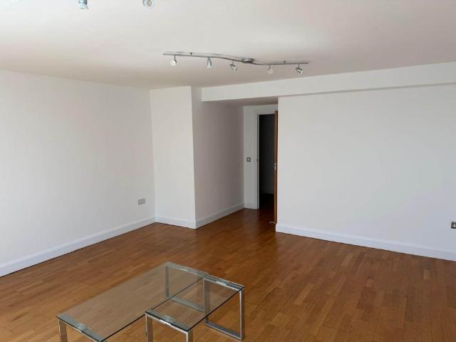 3 bed flat to rent